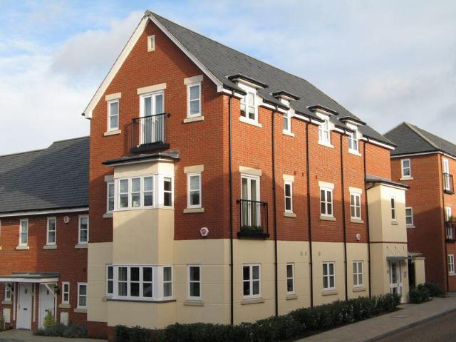 Lincoln House, Consort Mews, Knowle. 2 bed flat to rent £1,150 pcm £265 pw