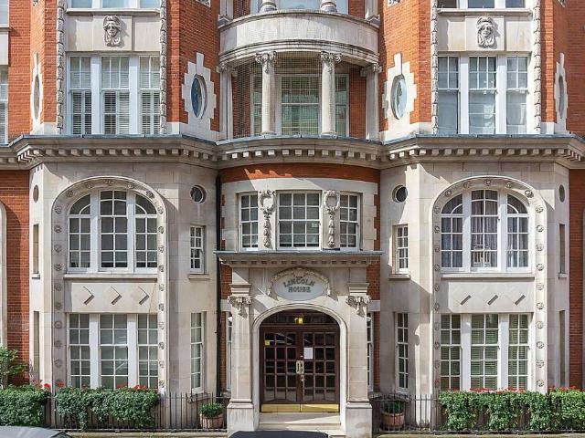 Lincoln House, London SW3 3 bed flat to rent £7,583 pcm £1,750 pw