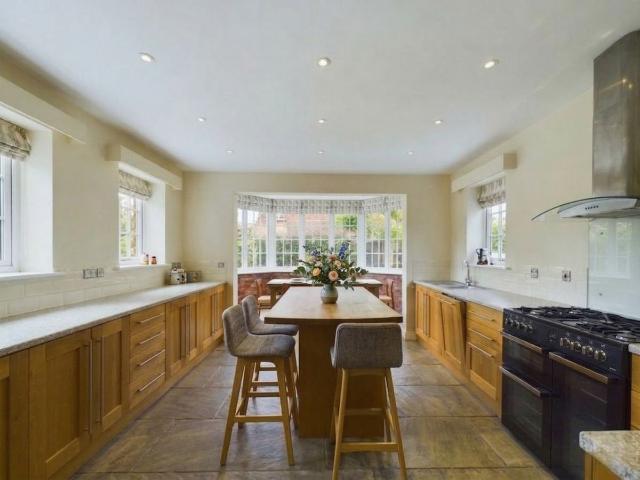 Lincoln, Lincolnshire, Lincoln, Lincolnshire LN2, 4 bed detached house to rent, £2,000 pcm | PrimeLocation