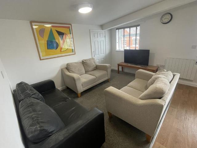 Lincoln LN1 4 bed terraced house to rent £2,080 pcm £480 pw