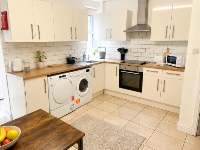 Lincoln LN1 4 bed end of terrace house to rent £1,560 pcm £360 pw