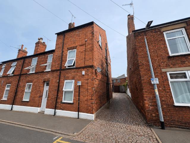 Lincoln LN1 5 bed terraced house to rent £2,383 pcm £550 pw