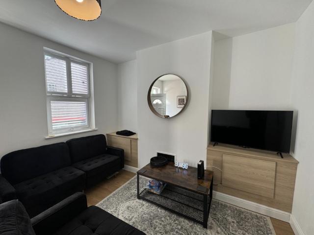 Lincoln LN1 2 bed terraced house to rent £1,560 pcm £360 pw