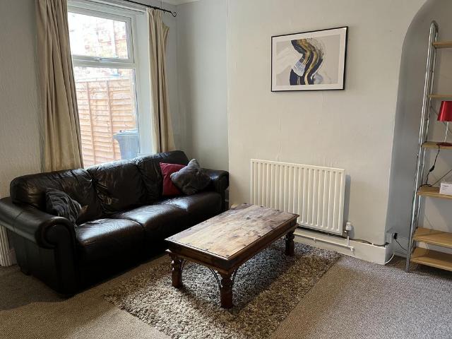 Lincoln LN2 4 bed terraced house to rent £2,167 pcm £500 pw