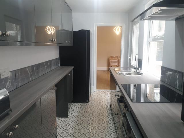 Lincoln LN2 4 bed terraced house to rent £2,167 pcm £500 pw