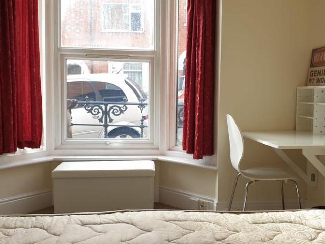 Lincoln LN2 5 bed terraced house to rent £2,167 pcm £500 pw