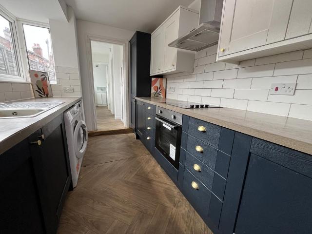 Lincoln LN5 4 bed terraced house to rent £1,993 pcm £460 pw