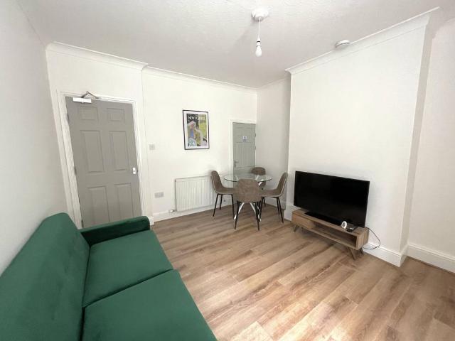 Lincoln LN5 5 bed terraced house to rent £2,058 pcm £475 pw