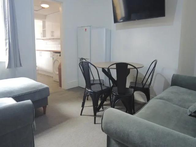 Lincoln LN5 6 bed terraced house to rent £2,444 pcm £564 pw
