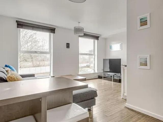 Lincoln Lodge, Wadham Mews, London, SW14 7DA, United Kingdom | 2 bed apartment for rent #117795806 | Rentberry