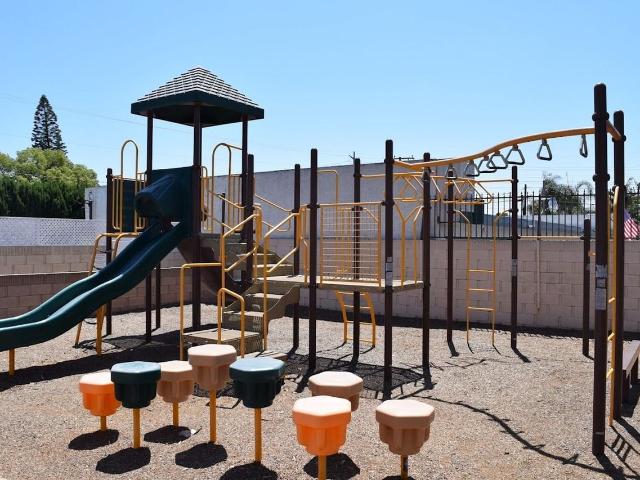Lincoln Park 2 Bedroom Apartment for Rent at 2642 W Lincoln Ave, Anaheim, CA 92801