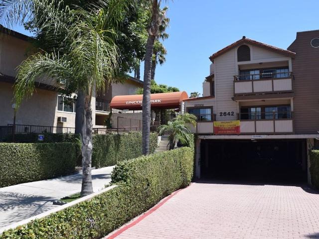 Lincoln Park 2 Bedroom Apartment for Rent at 2642 W Lincoln Ave, Anaheim, CA 92801