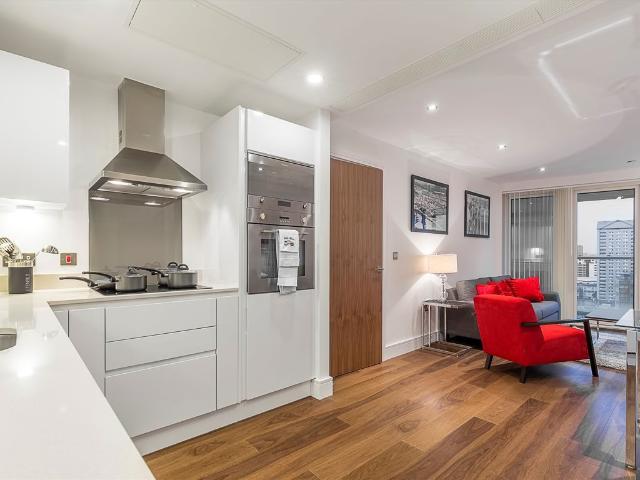 Lincoln Plaza, Canary Wharf E14, 3 bed flat to rent, £4,000 pcm | PrimeLocation