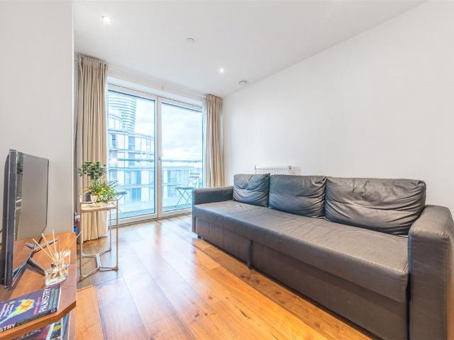 Lincoln Plaza, Canary Wharf E14, 1 bed flat to rent, £2,500 pcm | PrimeLocation