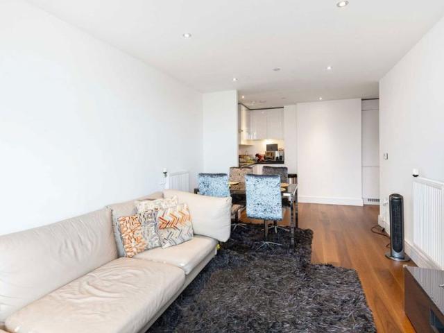 Lincoln Plaza, E14, London