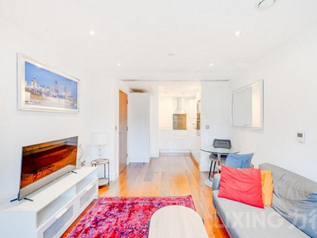 Lincoln Plaza, Isle of Dogs, E14 9BL 1 bed apartment to rent £2,500 pcm £577 pw