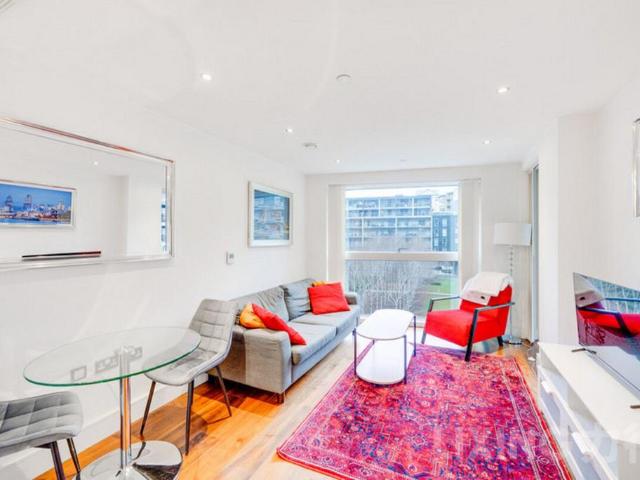 Lincoln Plaza, Isle of Dogs, E14 9BL 1 bed apartment to rent £2,500 pcm £577 pw
