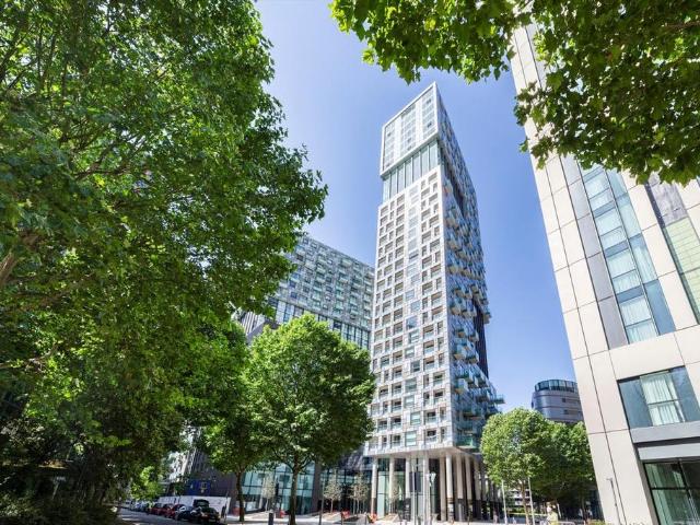 Lincoln Plaza, London E14 3 bed flat to rent £3,300 pcm £762 pw