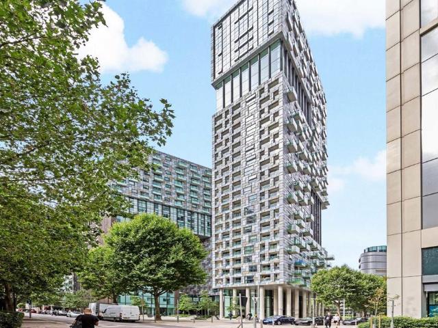 Lincoln Plaza, London E14 3 bed flat to rent £4,333 pcm £1,000 pw