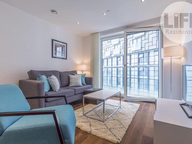 Lincoln Plaza, London E14 1 bed flat to rent £2,400 pcm £554 pw