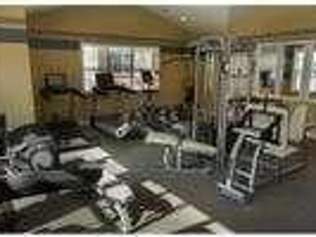 Lincoln, prime location 2 bedroom, Apartment. Parking Available!