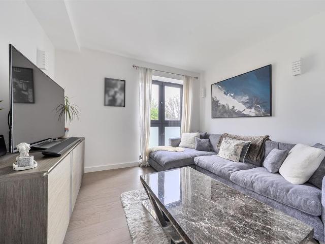 Lincoln Road, Dorking RH4, 1 bed flat to rent, £1,200 pcm | PrimeLocation