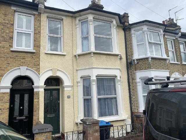 Lincoln Road, Enfield EN1 3 bed terraced house to rent £2,350 pcm £542 pw
