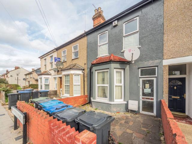 Lincoln Road, Enfield EN3, 1 bed terraced house to rent, £1,150 pcm | PrimeLocation