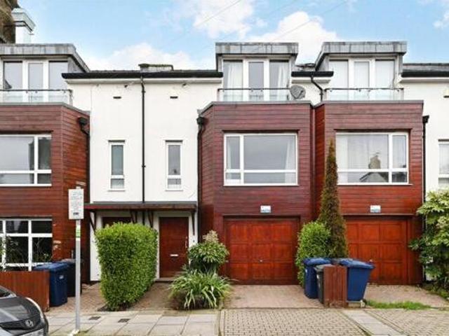 Lincoln Road, East Finchley, 3 Bedroom House