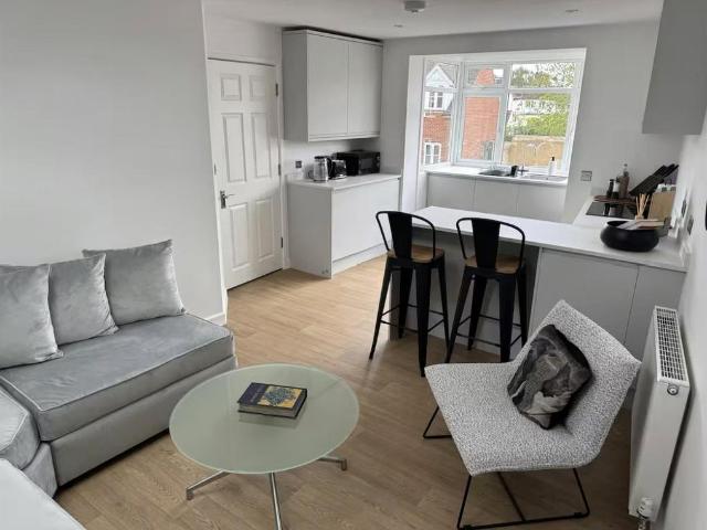 LINCOLN ROAD, NEW HINKSEY, OX1 1 bed apartment to rent £1,800 pcm £415 pw