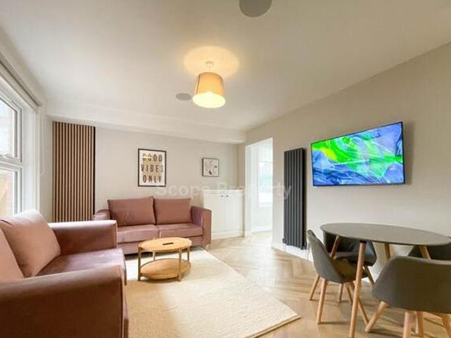 Lincoln Road, Reading, 4 Bedroom End