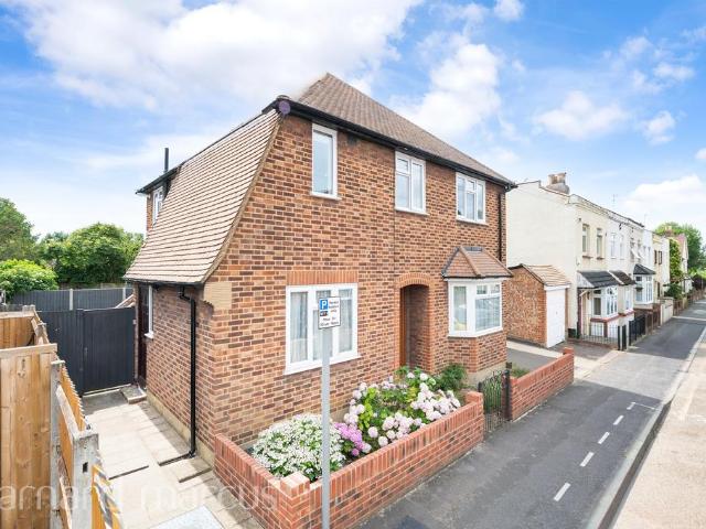 Lincoln Road, WORCESTER PARK 2 bed maisonette to rent £1,900 pcm £438 pw