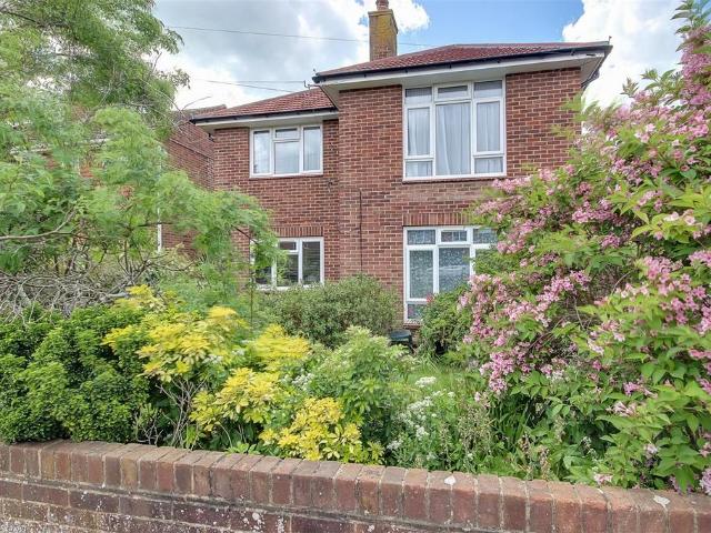 Lincoln Road, Worthing 2 bed flat to rent £1,375 pcm £317 pw
