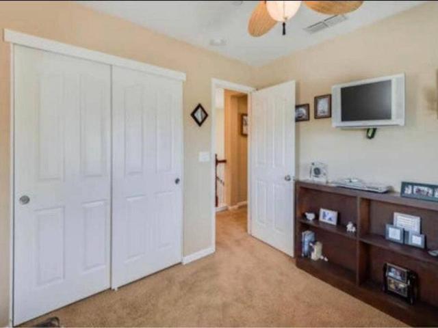 Lincoln Room, $900 with Utilities
