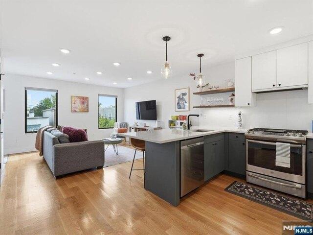 Lincoln St Apt,jersey City, Condo For Sale
