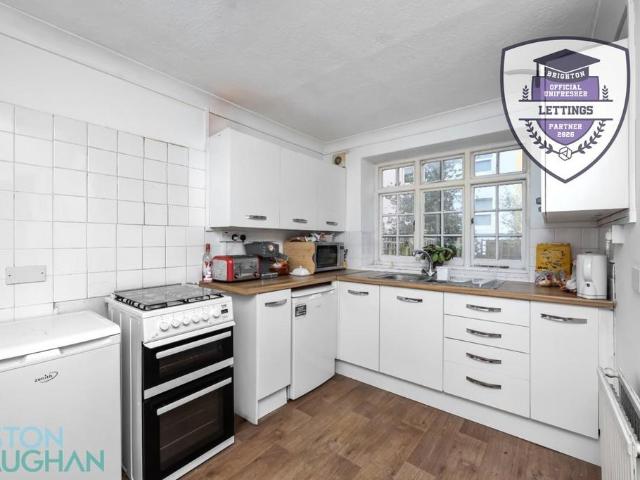 Lincoln Street, Brighton BN2 4 bed terraced house to rent £2,400 pcm £554 pw