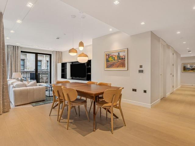 Lincoln Square, Portugal Street, London WC2A, 3 bed flat to rent, £16,000 pcm | PrimeLocation