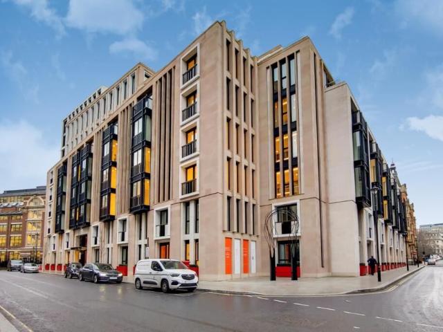 Lincoln Square, Portugal Street, London WC2A, 3 bed flat to rent, £8,200 pcm | PrimeLocation