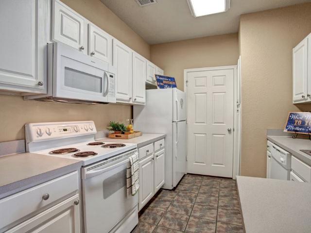 Lincoln Villas on Memorial 3 Bedroom Apartment for Rent at 7777 S Memorial Dr, Tulsa, OK 74133