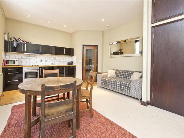 Lincoln's Inn Fields, London WC2A Studio to rent £2,383 pcm £550 pw