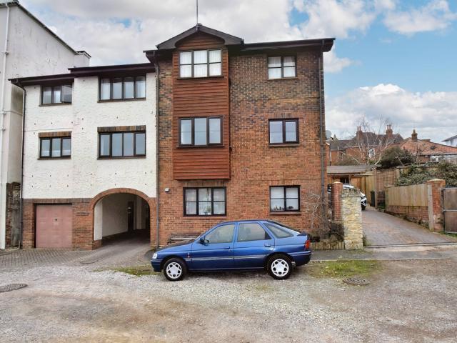 Lind Place, Ryde PO33, 1 bed flat to rent, £720 pcm | PrimeLocation