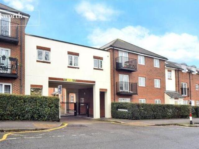 Lind Road, Sutton, 2 Bedroom Apartment