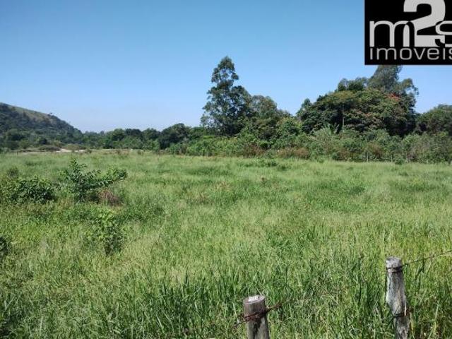 Linda Vista da Serra, Fácil Acesso, Rio de Águas Cristalinas em Topografia Plana