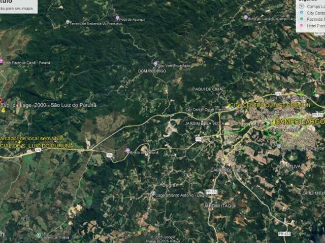 Linda área localizada de frente para a Estrada da Laje