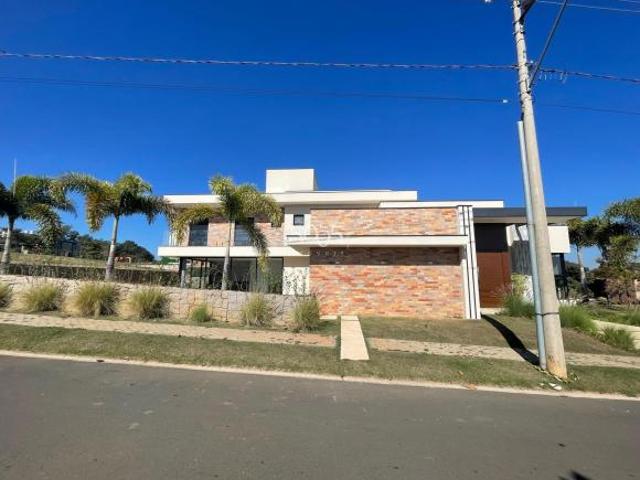 Linda casa mobiliada à venda no condomínio Villas do Golf com área construída 331m² e terreno 611m²