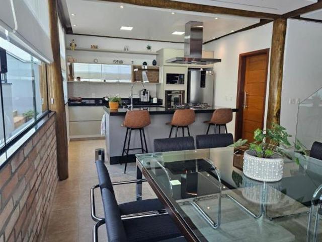 Linda casa mobiliada, diferenciada, com 3 suítes no bairro Caxambu, Jundiaí SP