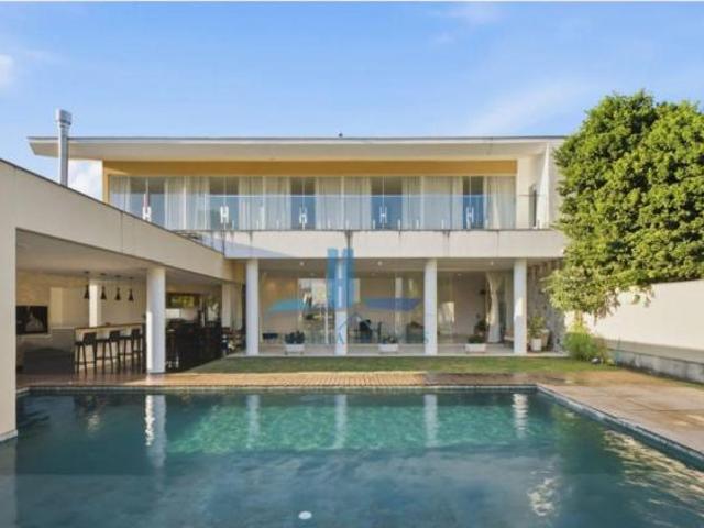 LINDA CASA MODERNA 6 QUARTOS