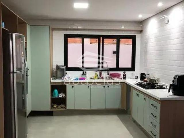 Linda Casa Moderna à Venda no Condomínio Reserva Rudá em SJC