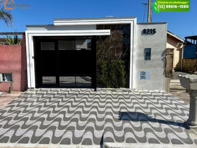 Linda casa moderna lado praia com piscina