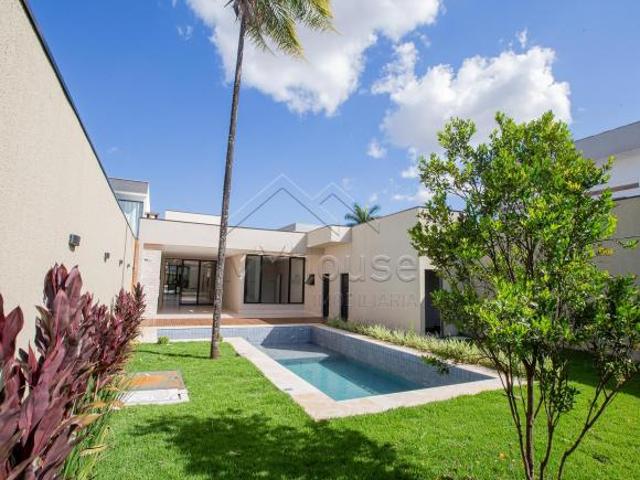 Linda Casa Moderna, Tecnológica e Sofisticada à Venda em Condomínio Fechado